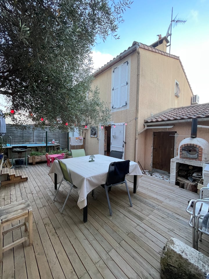 La Caissarguaise: Piscine + Clim - ibis budget Nimes Caissargues