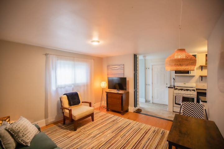 Evanston Garden Guest House - Evanston, IL