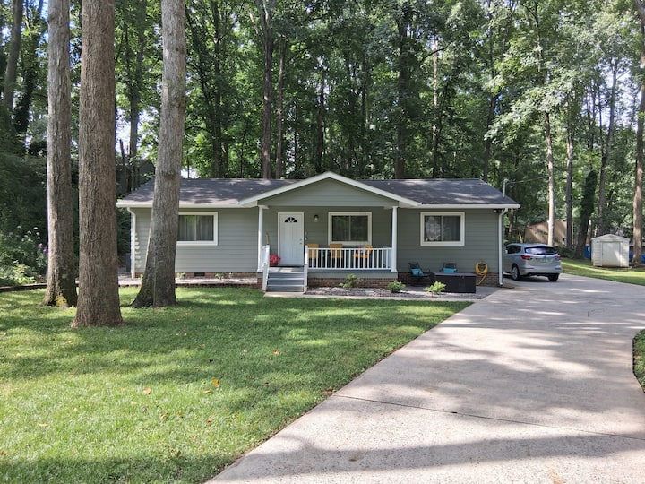 Wooded Cul-de-sac Bungalow, Close To Everything! - Statesville, NC
