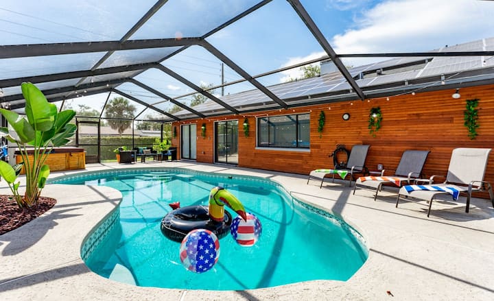 Private Pool Retreat W/ Hot Tub & Game Room - Riverview, FL