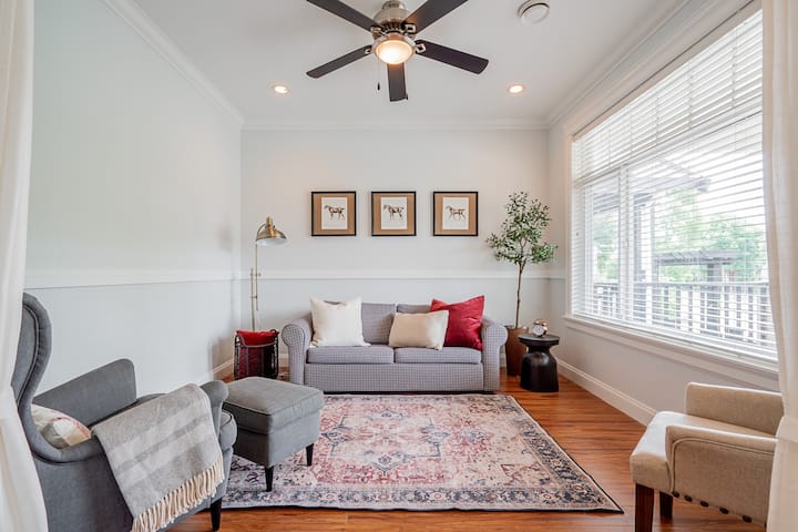 Spacious 3-level Home | Ac | Langley Events Centre - Langley