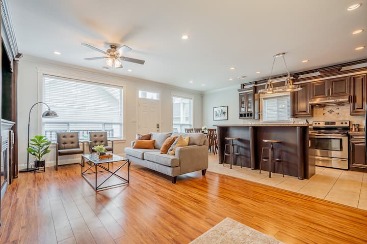 3-level Home & Suite • Langley/surrey • Sleeps 22+ - Langley