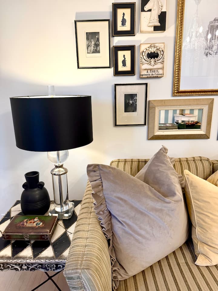 European Nest-over 1000 Sq Ft Private Main Floor - Calgary