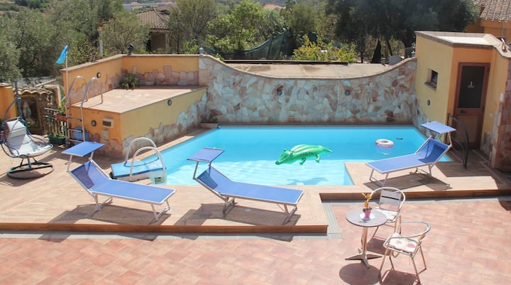 A Stone's Throw From The Sea .... - Sardaigne