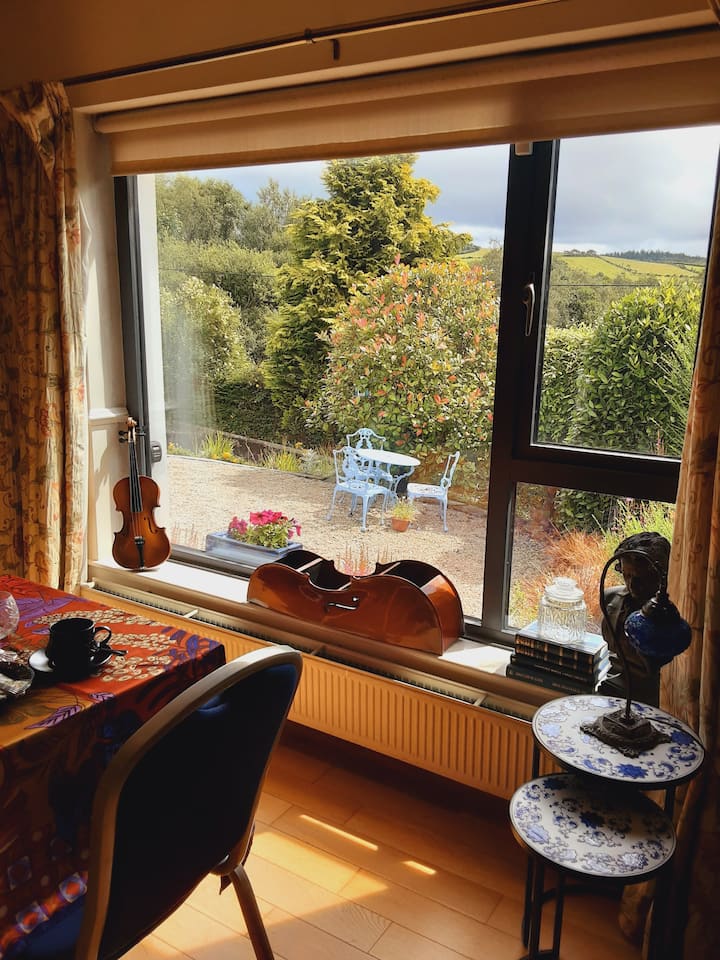 Kingbed/room
 En Suite
Plus Tea/ Coffee. - County Donegal