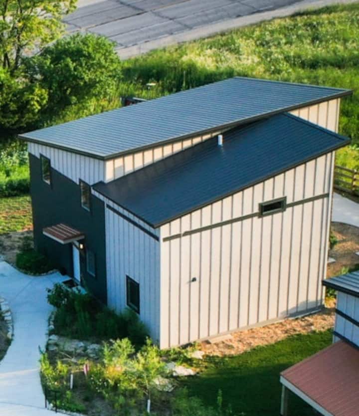 Bluffside Gardens Oak Series 10 Person Cabin # 6 - Decorah, IA