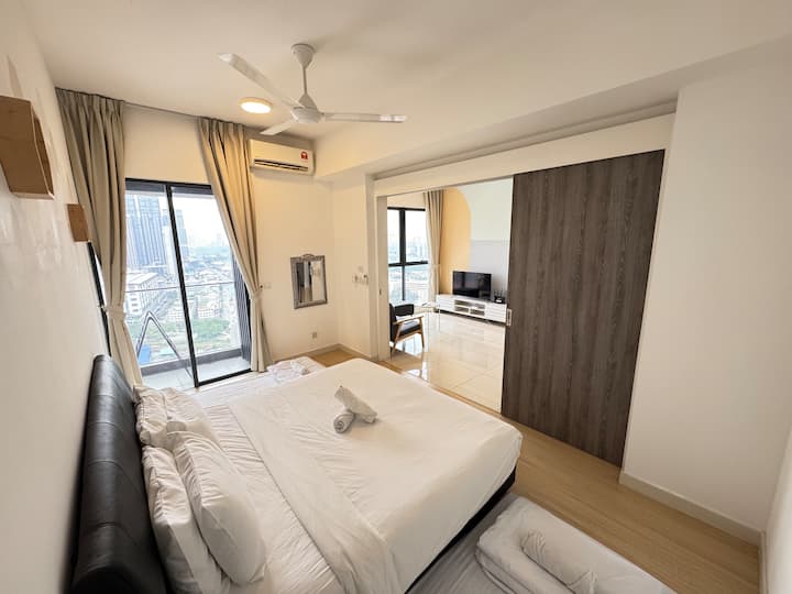 Famous Continew 1 To 4 Pax - Trx Klcc Ikea - Kuala Lumpur