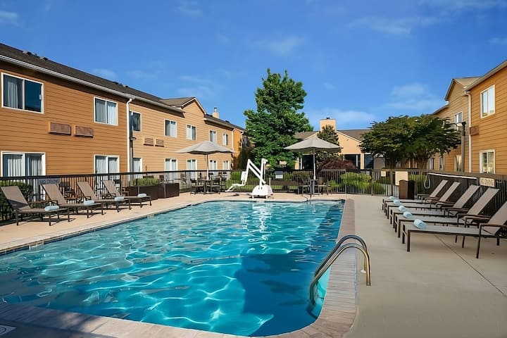 Indulge In Home-like Comfort! 4 Comfortable Units - Chattanooga, TN