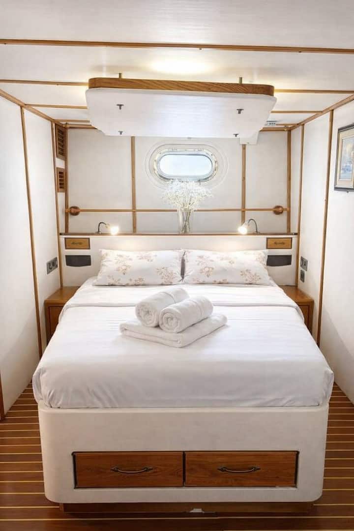 Double Bedroom Sea Panther Yacht - Malta