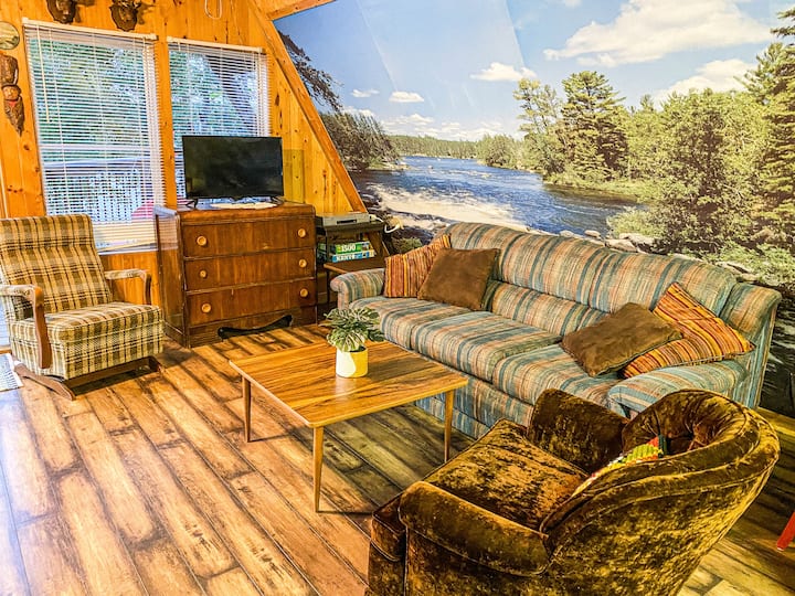 Relax In Our Lakefront Mid-century A-frame. - Canadá