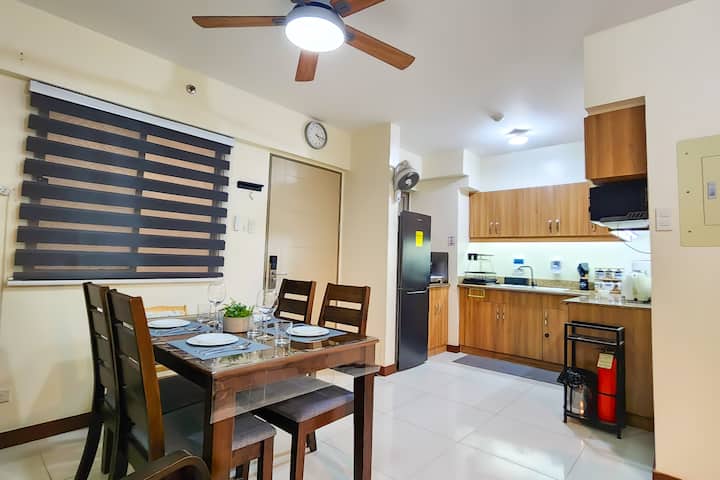 Modern 2br Condo | Fully Ac'd + Free Parking - Taguig