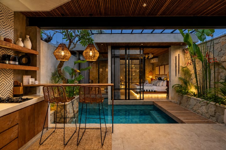Highly-rated Private Villa Near Seminyak - Bali