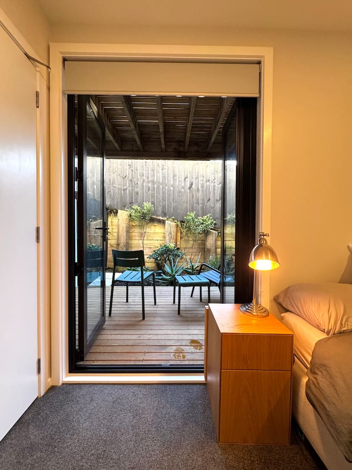 Private Room/ Outdoor/bathroom 6.5km Airport - Auckland