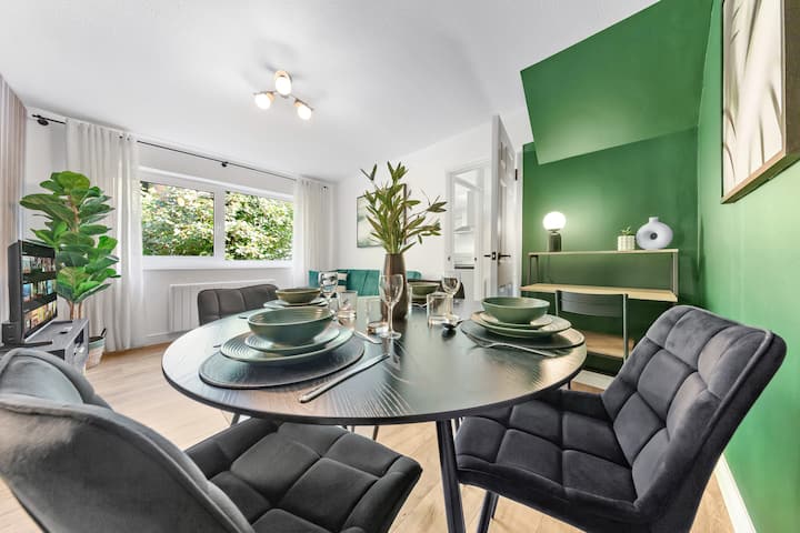 Modern 2br Flat! Sleeps 6 | Free Wifi And Parking - Harpenden