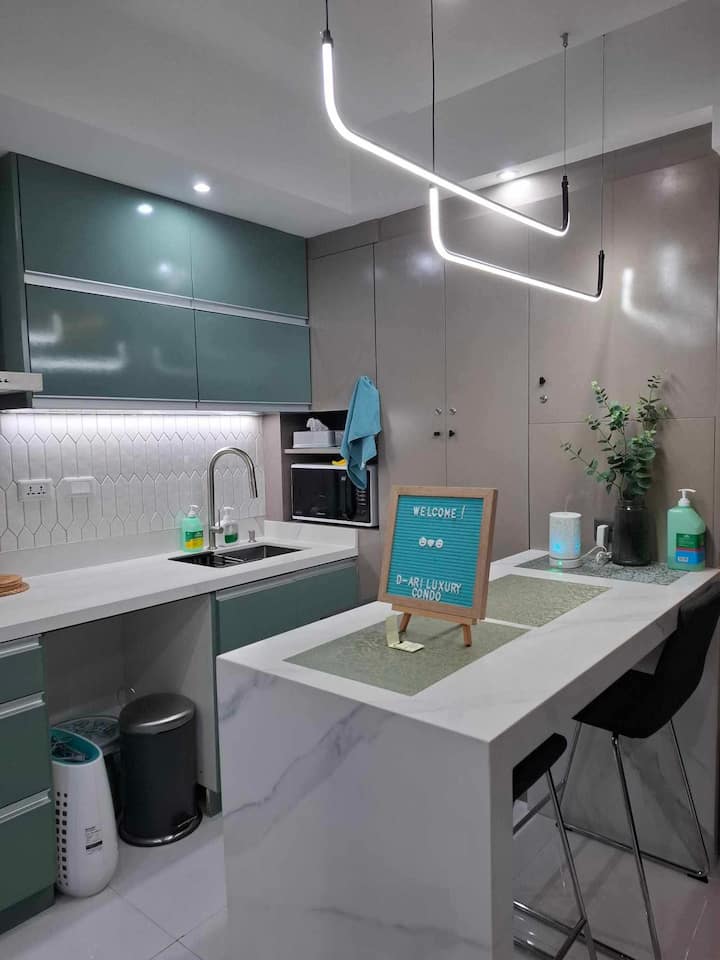 1 Br Luxury Condo @ Azure Urban Resort Residences - Metro Manila