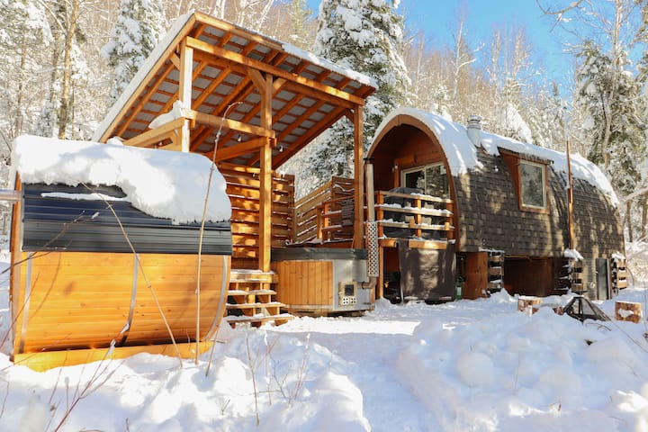 Spa, Sauna & Rivière – Pod Hobbit Féérique - Quebec