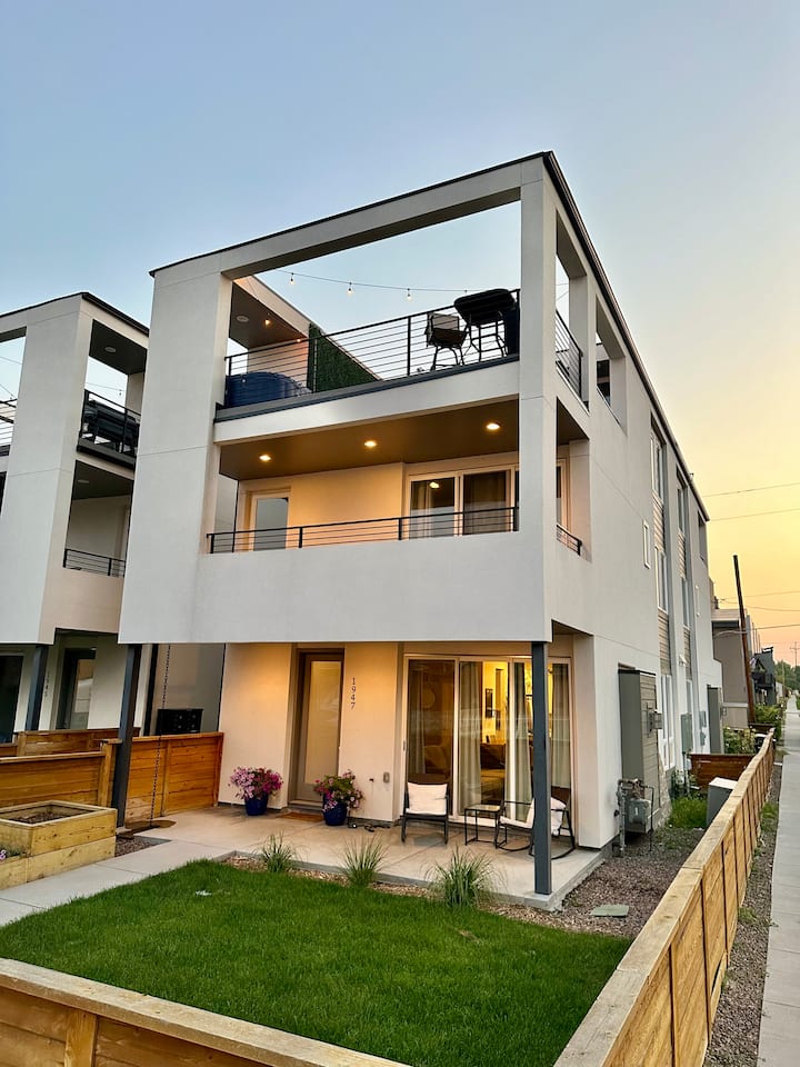 Broncos Stadium Rooftop + Pool Table + Hot Tub - Denver, CO