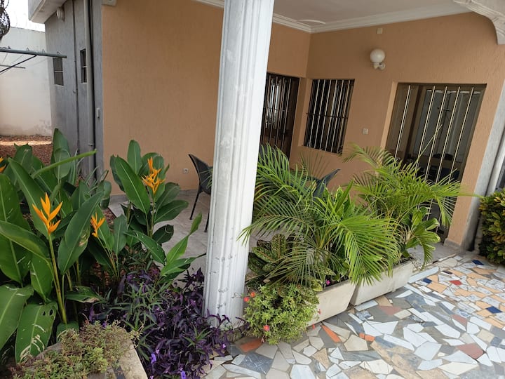 Formidable Sur Jardin Fleuri - Kpogan Nv. Quartier - Togo