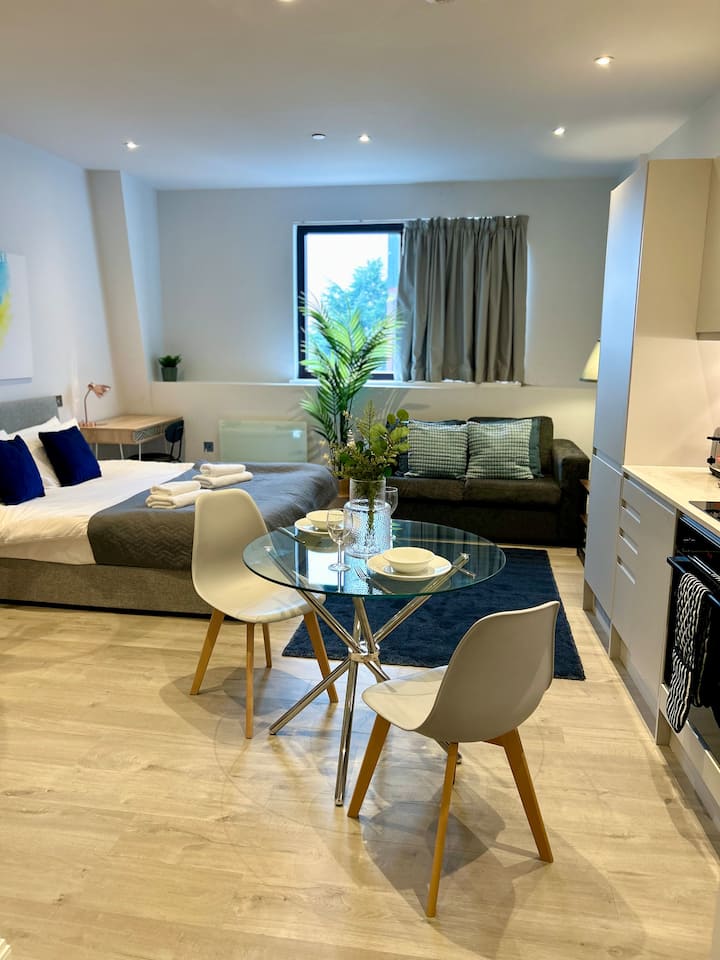 Kingsbridge House /Heathrow Apartment Twenty Three - Staines-upon-Thames