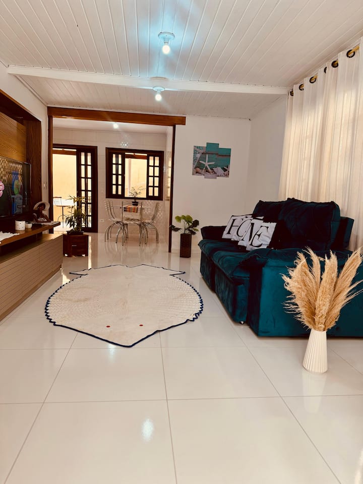 Casa No Centro A 5 Min Da Praia. - Ilhabela