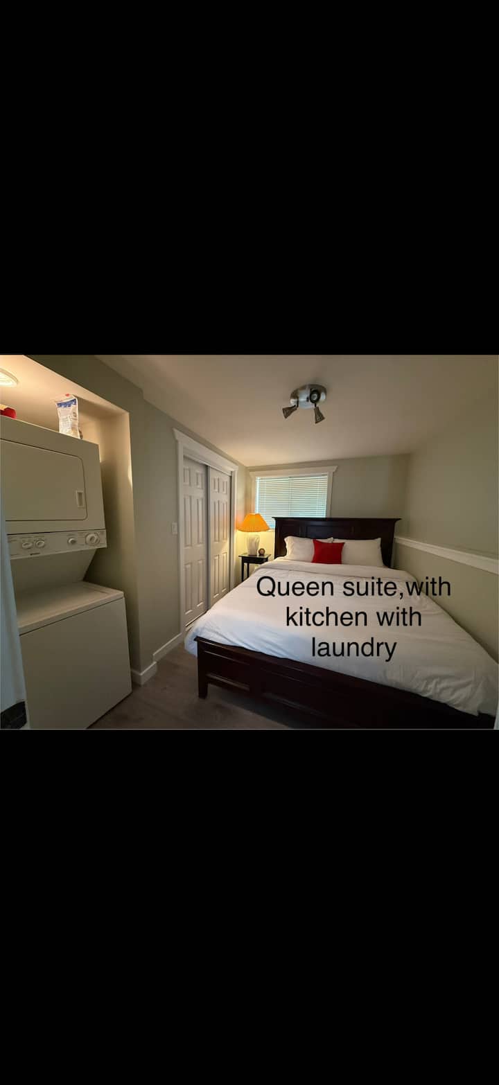 Private Queen Suite With Kitchen, Sleeps 1-4 - Sooke