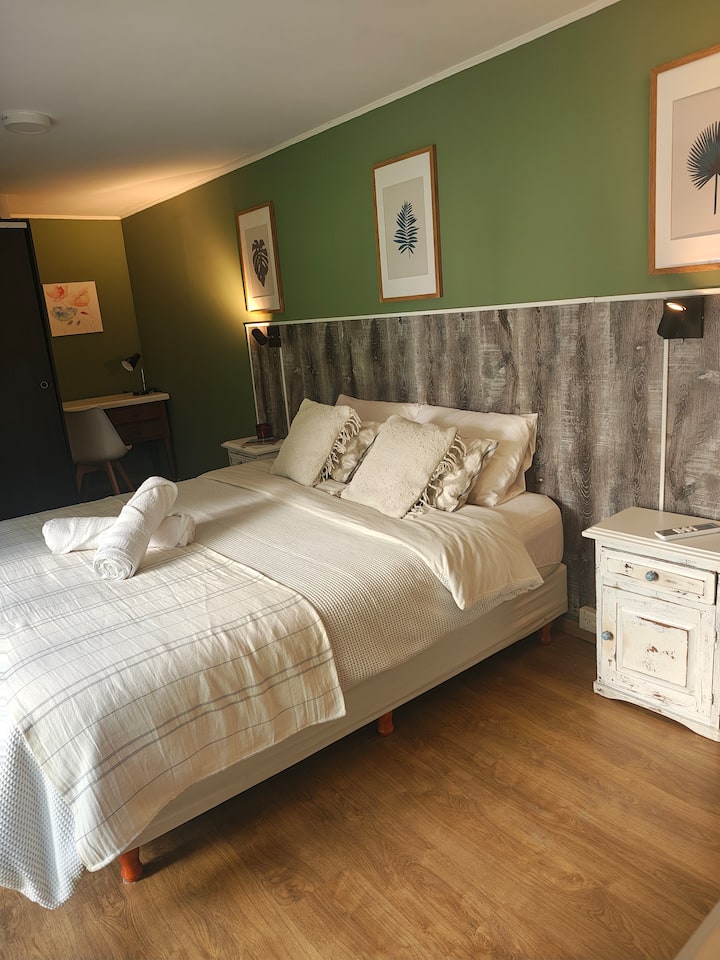 Cómoda Y Moderna Casa Céntrica Con Patio Interno - San Carlos de Bariloche