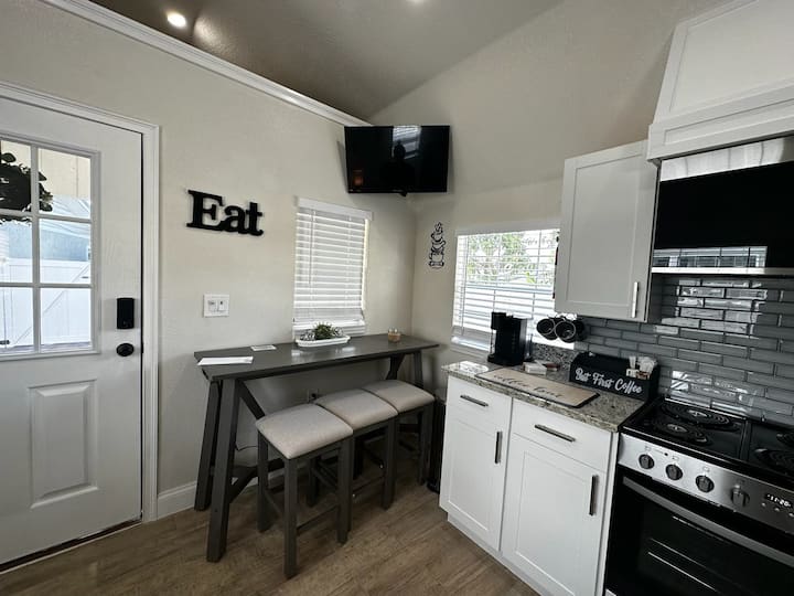 “La Casita” Tiny Home With Private Yard - Orlando, FL
