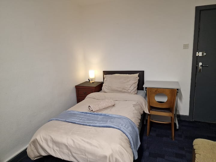 Cosy Room Near East Midland Airport Room 5 - Loughborough