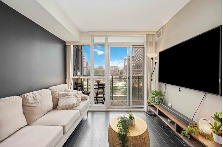 Condo In Dt Toronto Near Cn Tower W/ Gym + Pool - Toronto