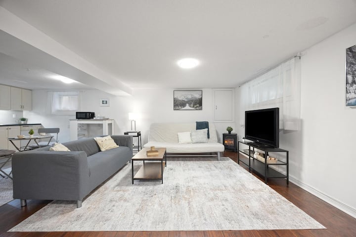 Spacious 1br | Fast Wi-fi • Full Kitchen • Parking - Toronto