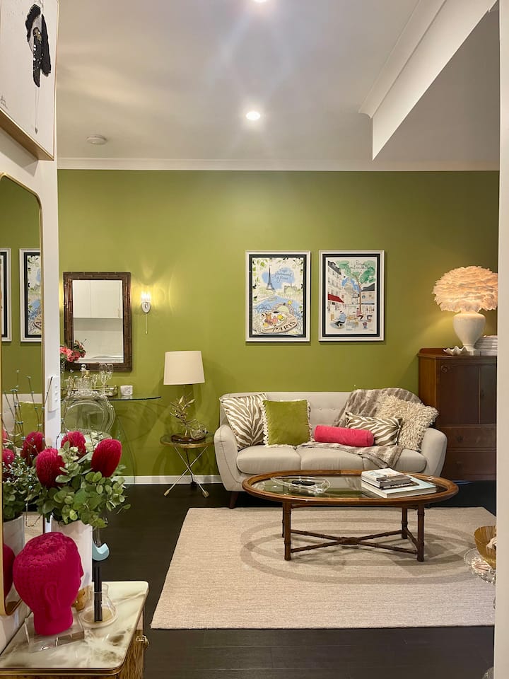 Steps From Paris In Maleny - Maleny