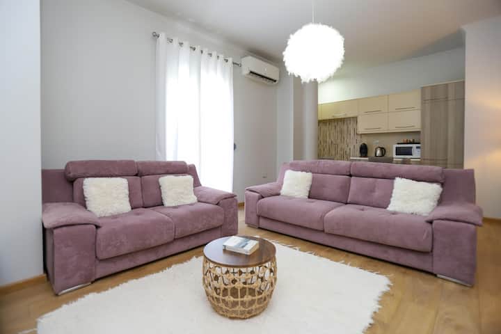 Spacious 2br Apt In Town Center W/ Fast Wi-fi - Vlorë