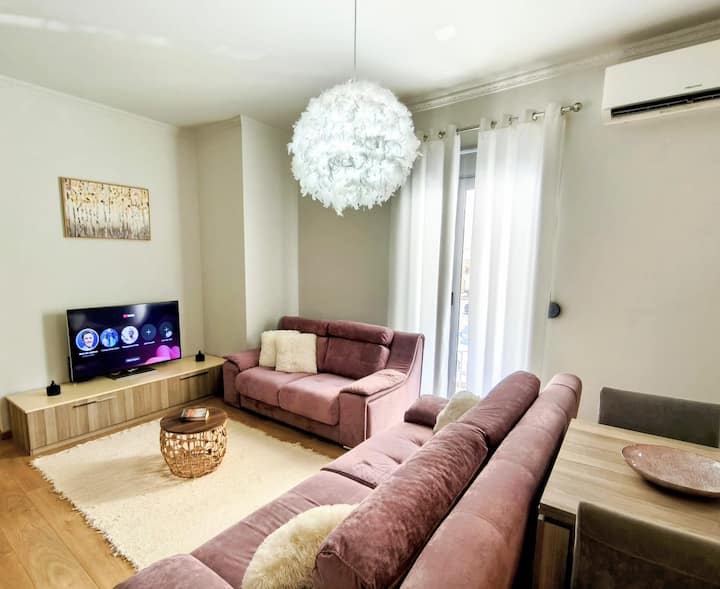 Spacious 2br Apt In Town Center W/ Fast Wi-fi - Vlorë
