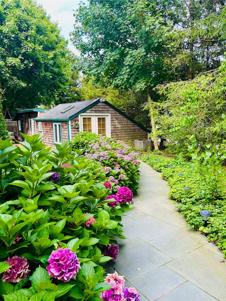 Charming Cottage In Historic Sag Harbor - Sag Harbor, NY