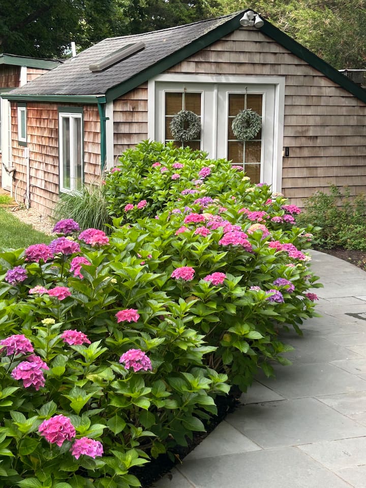 Charming Cottage In Sag Harbor - Sag Harbor, NY