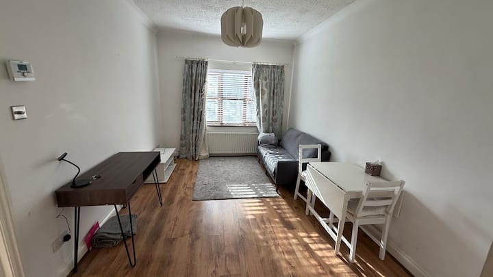 Bright & Spacious Flat – Easy London Access - Hounslow
