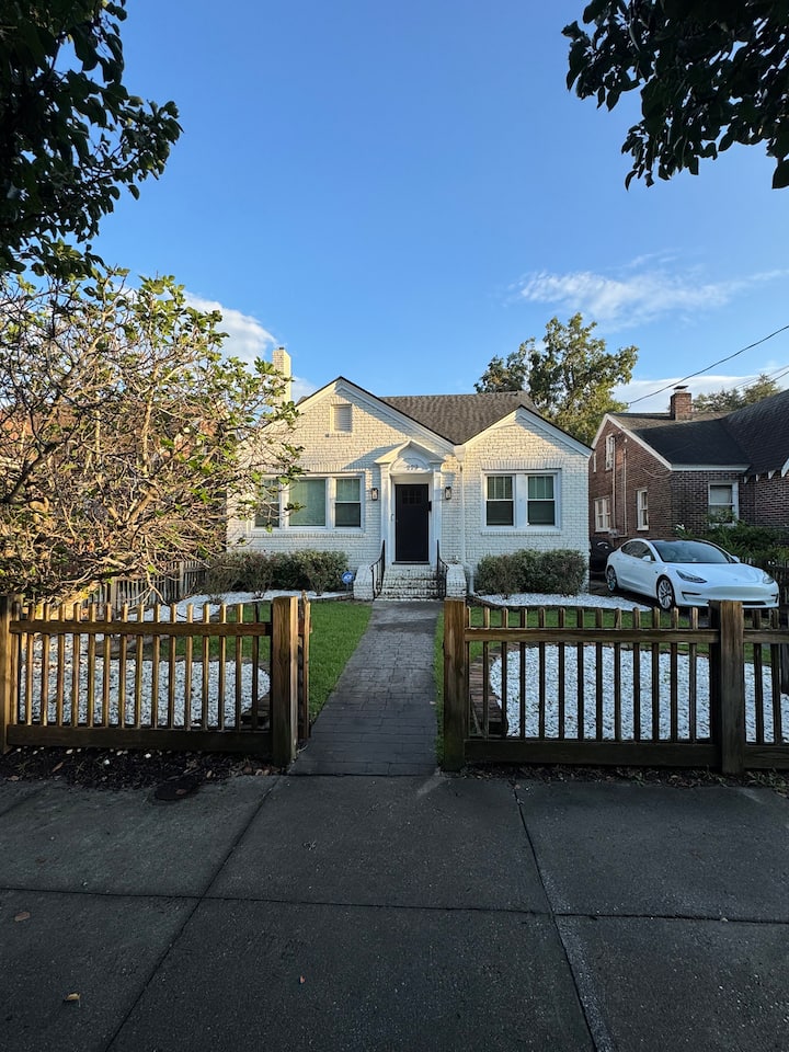 Downtown Home: 5 Beds - Charleston, SC