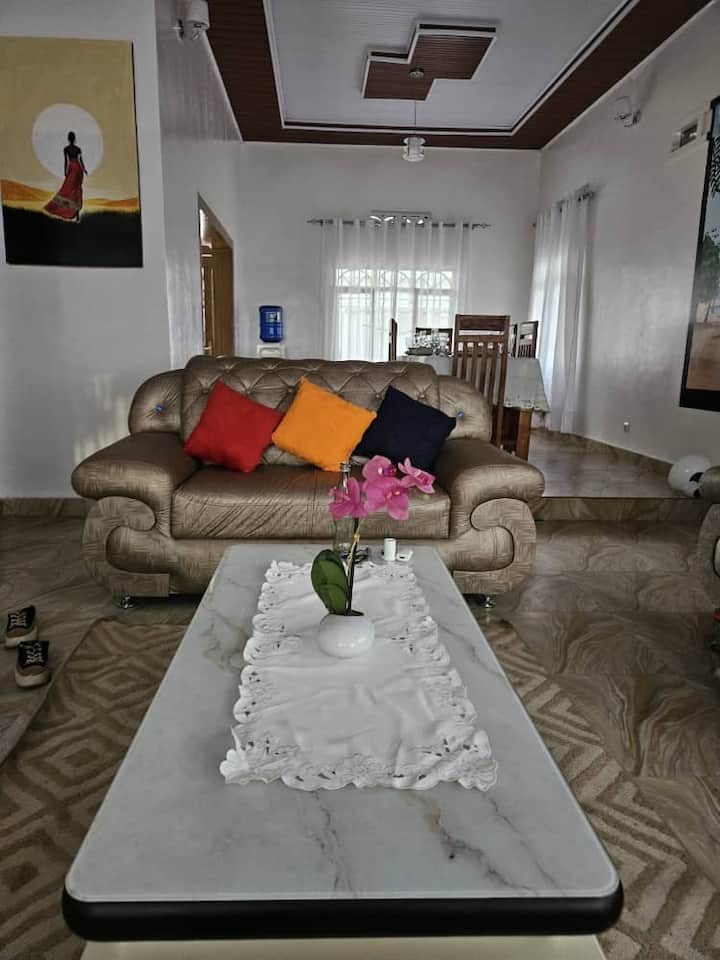 Belle Maison Q Ix; 3ch ; 2 Sdb, Jardin, Parking - Burundi
