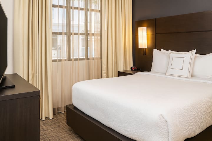 Two Relaxing Suites, Pet-friendly, Free Breakfast! - New Orleans, LA
