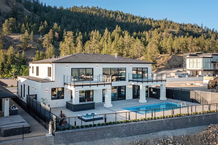 Ultra Luxury West Kelowna Home - Kelowna