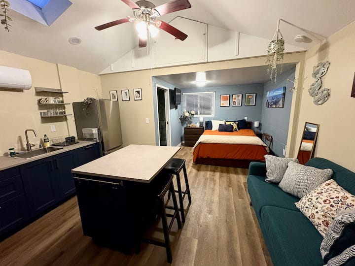 S Land Park Studio - Sacramento, CA