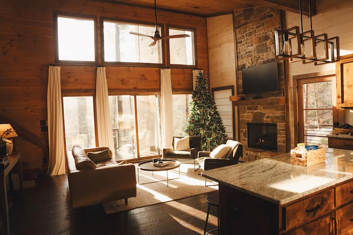 Private Luxe Cabin | Hot Tub | Ev | Near Town - Blue Ridge, GA