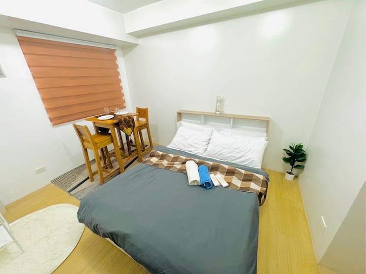 Nordic Minimalist Mplace + Pool View - Quezon City