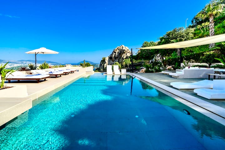 Luxury Mansion Great Views, Housekeeper, Breakfast -