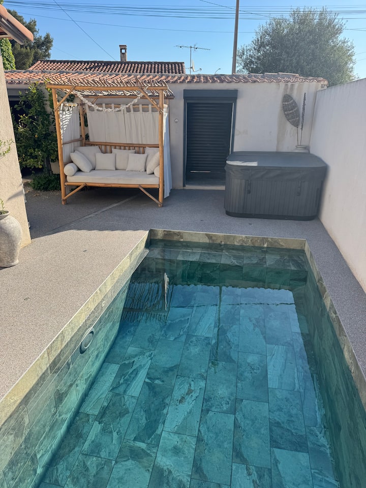 Loft Pour 4, Piscine, Jacuzzi, Rooftop, Barbecue - Marignane