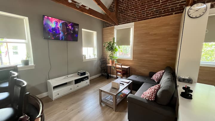 King Street Apartment - Alexandria, VA