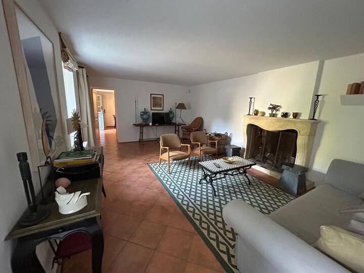 Bonnieux: The Good Life In Provence Luberon - Lourmarin
