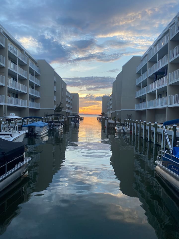 Ocean City Bayside Condo Centrally Located - Ocean City, MD