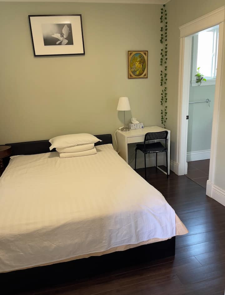 Private Bedroom-metrotown - Canada