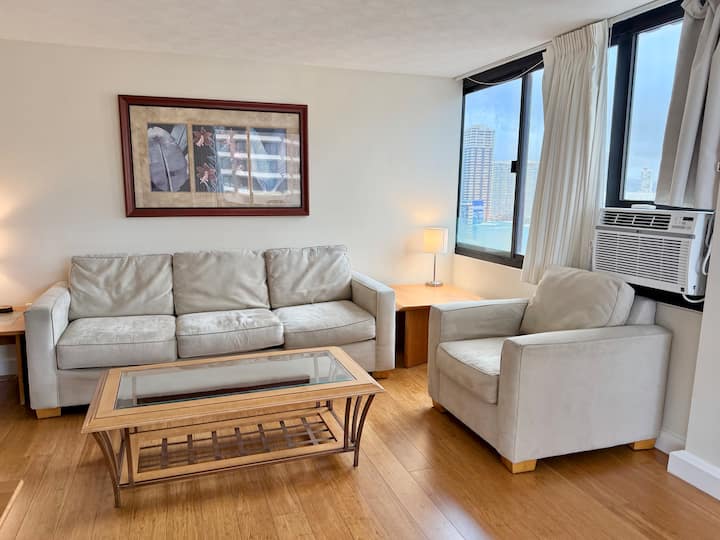 Ocean And City View! 2 Bd W/ac, Parking, & Kitchen - Honolulu